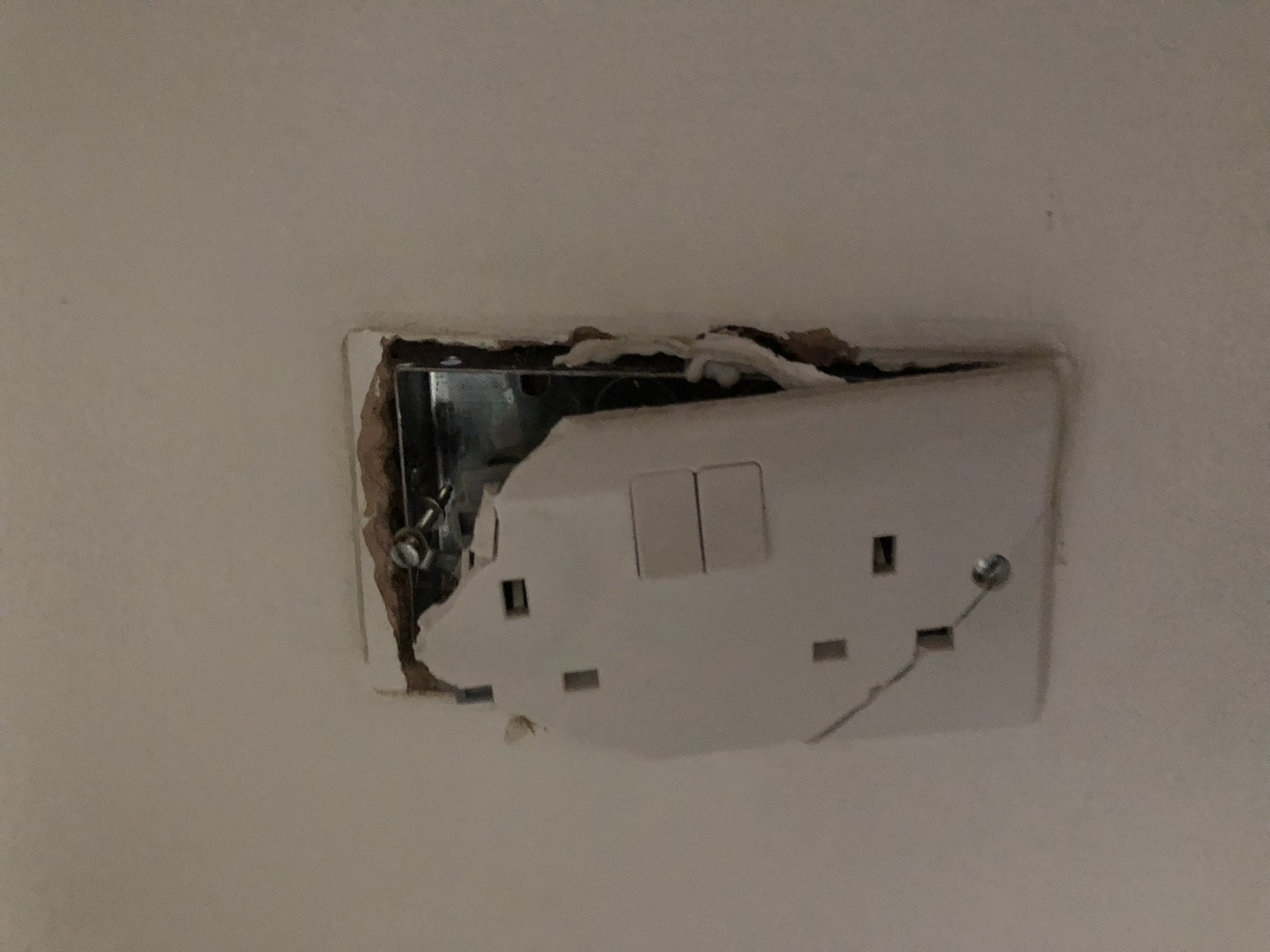 Medway electrician replaces broken plug socket in Walderslade, Chatham ...
